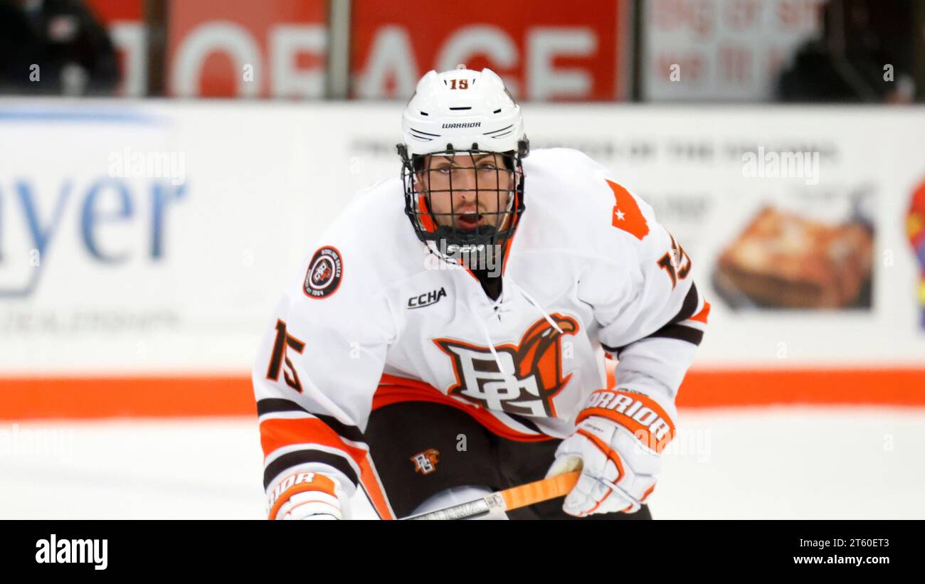 Bowling Green forward Spencer Kersten (15) skates against the ...