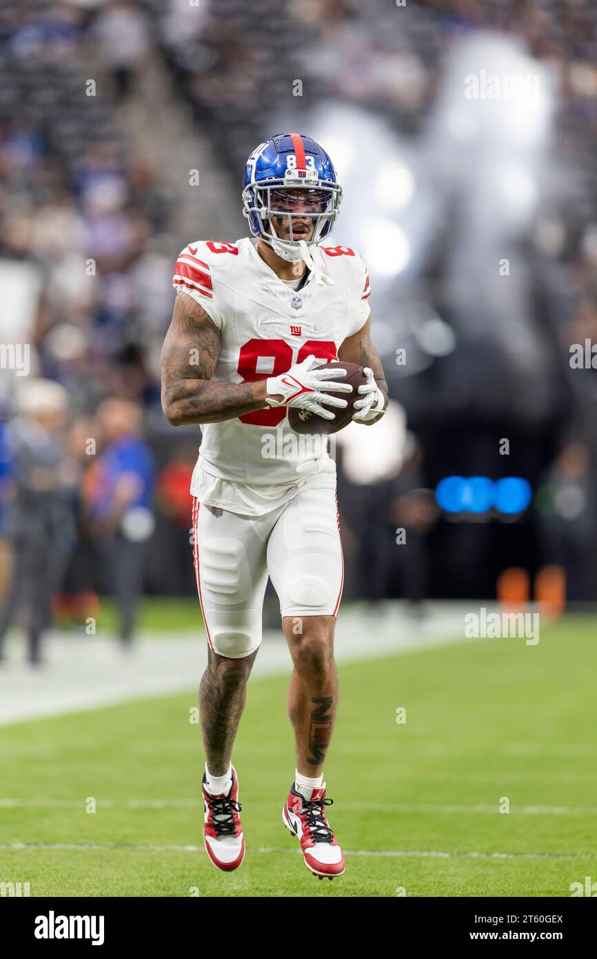 New York Giants tight end Lawrence Cager (83) warms up before playing ...