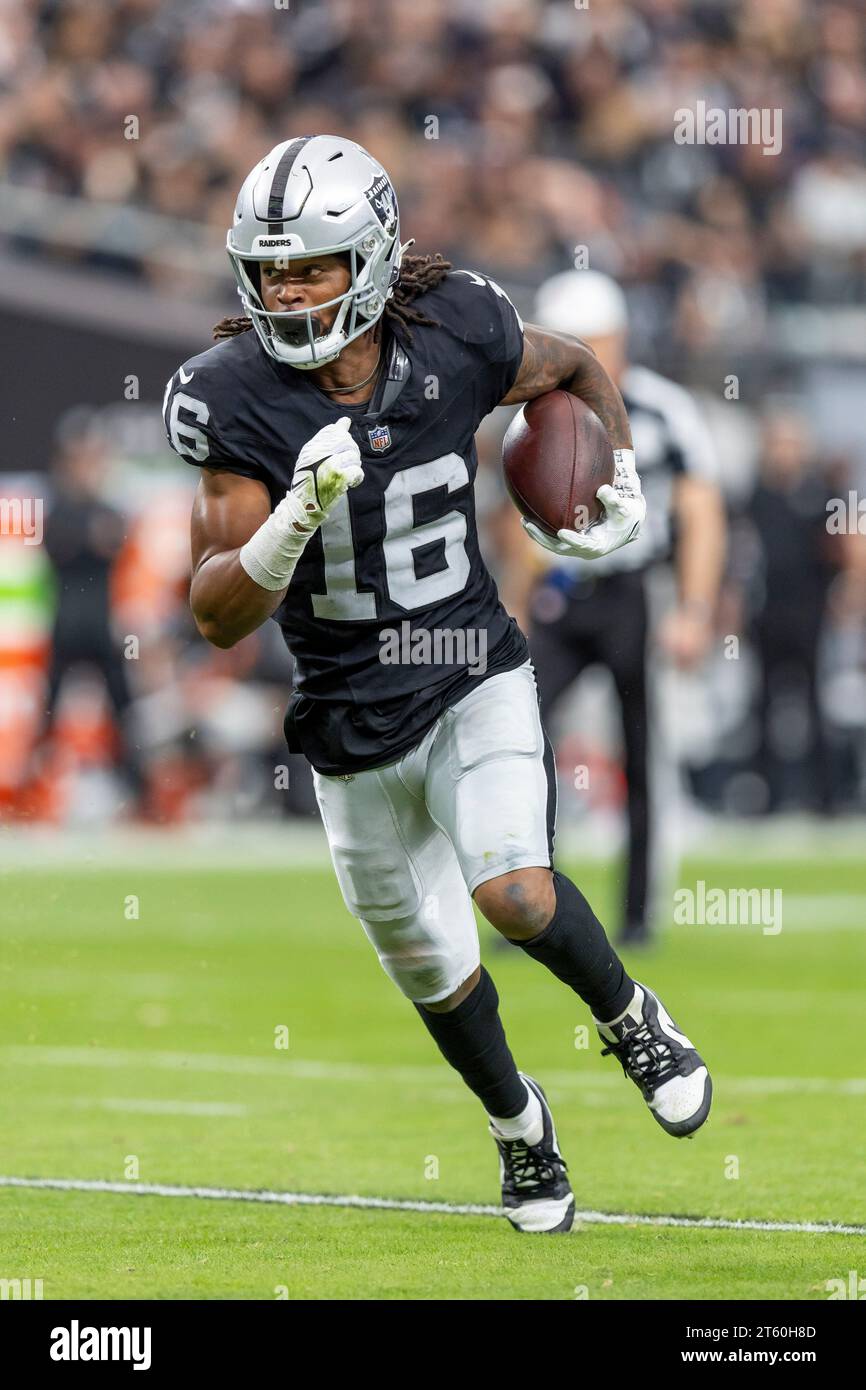Las Vegas Raiders wide receiver Jakobi Meyers (16) runs the ball for a touchdown against the New ...