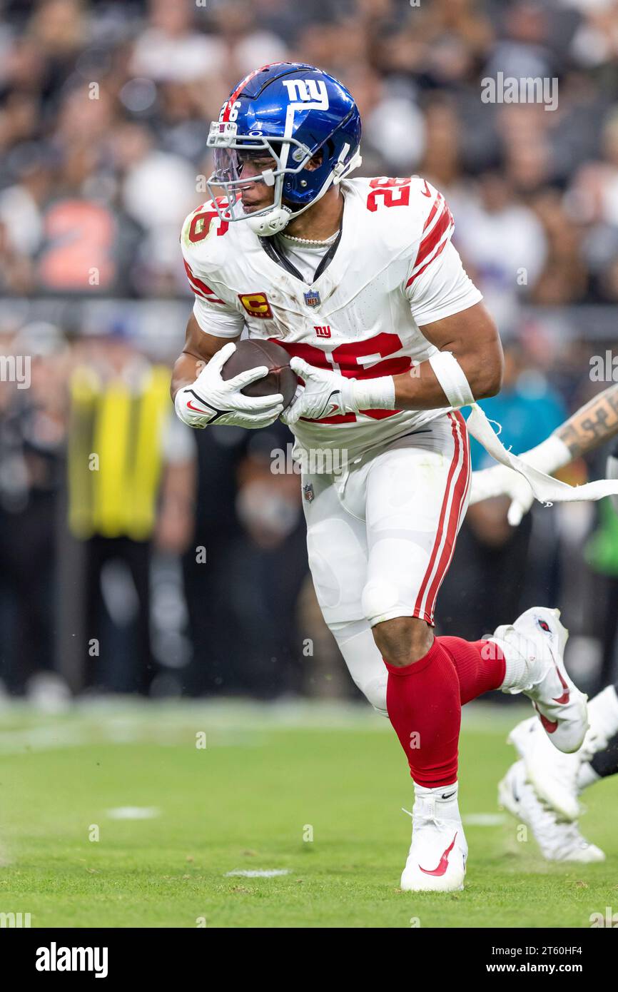 New York Giants running back Saquon Barkley (26) runs the ball against ...