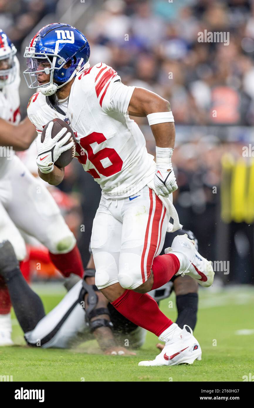 New York Giants running back Saquon Barkley (26) runs the ball against ...