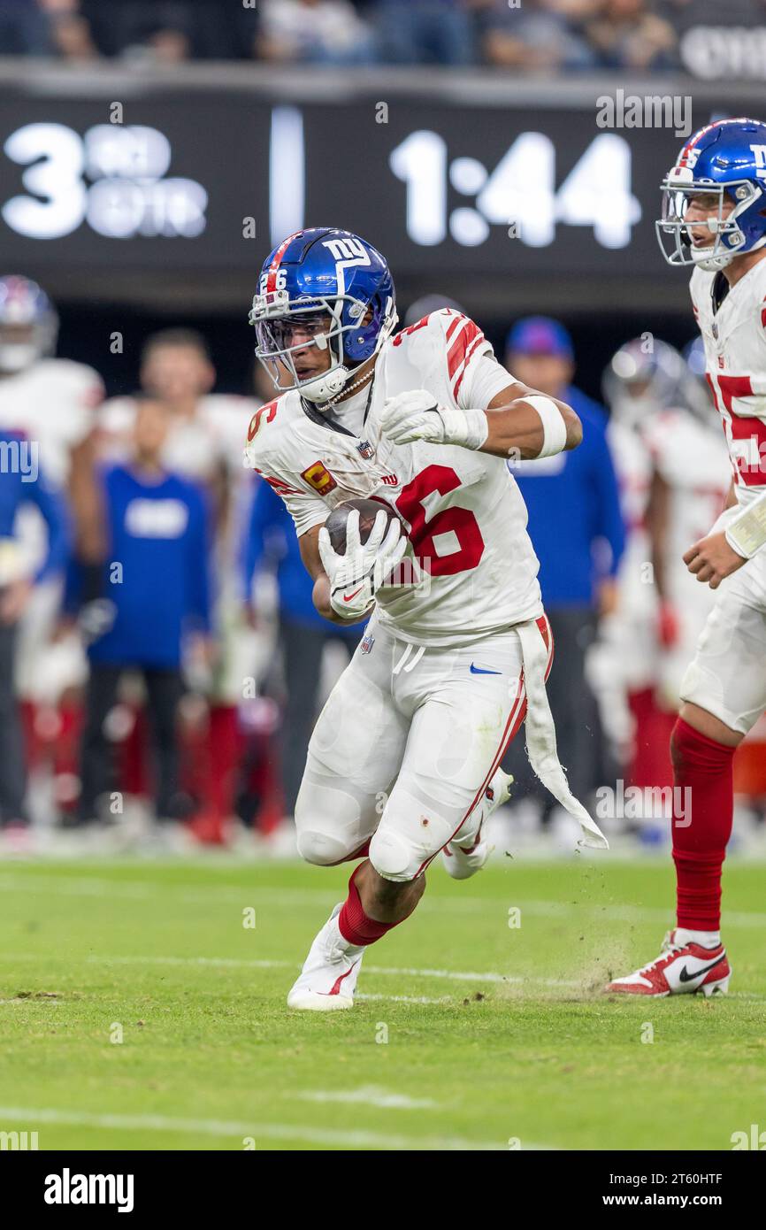 New York Giants running back Saquon Barkley (26) runs the ball against ...