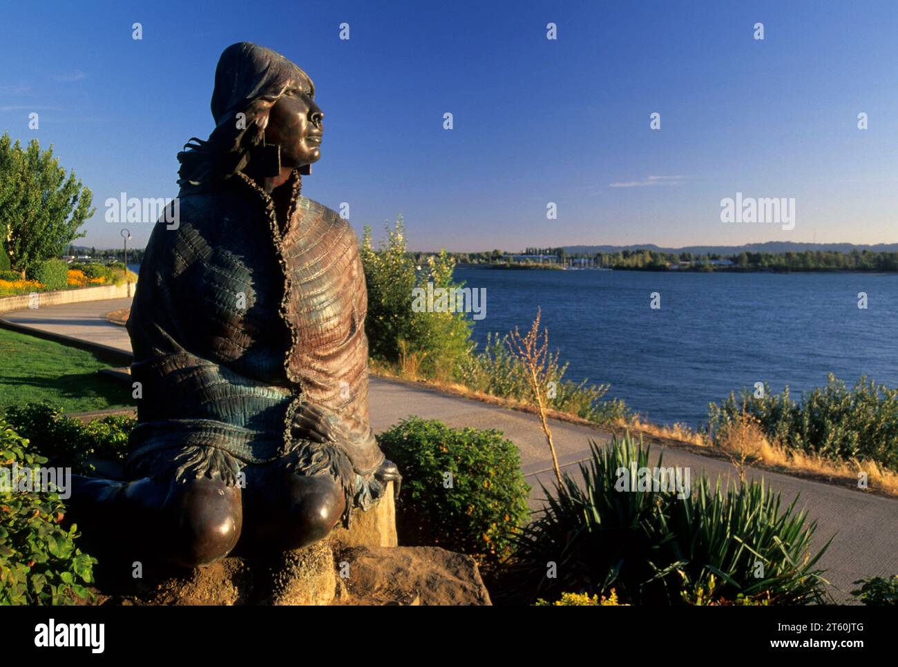 Ilchee statue along Waterfront Renaissance Trail, Vancouver National ...