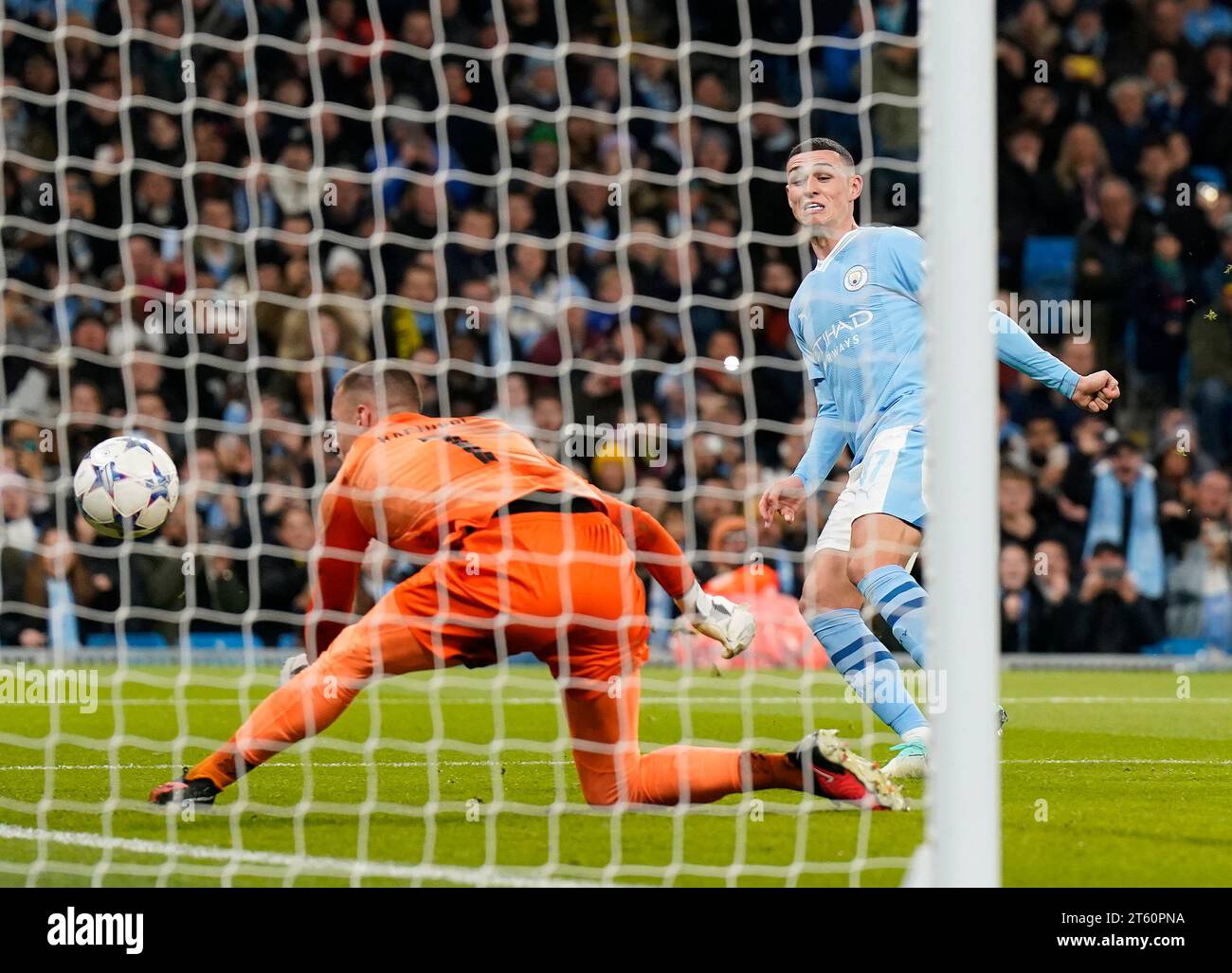 Manchester, UK. 7th Nov, 2023. Phil Foden of Manchester City sees his ...