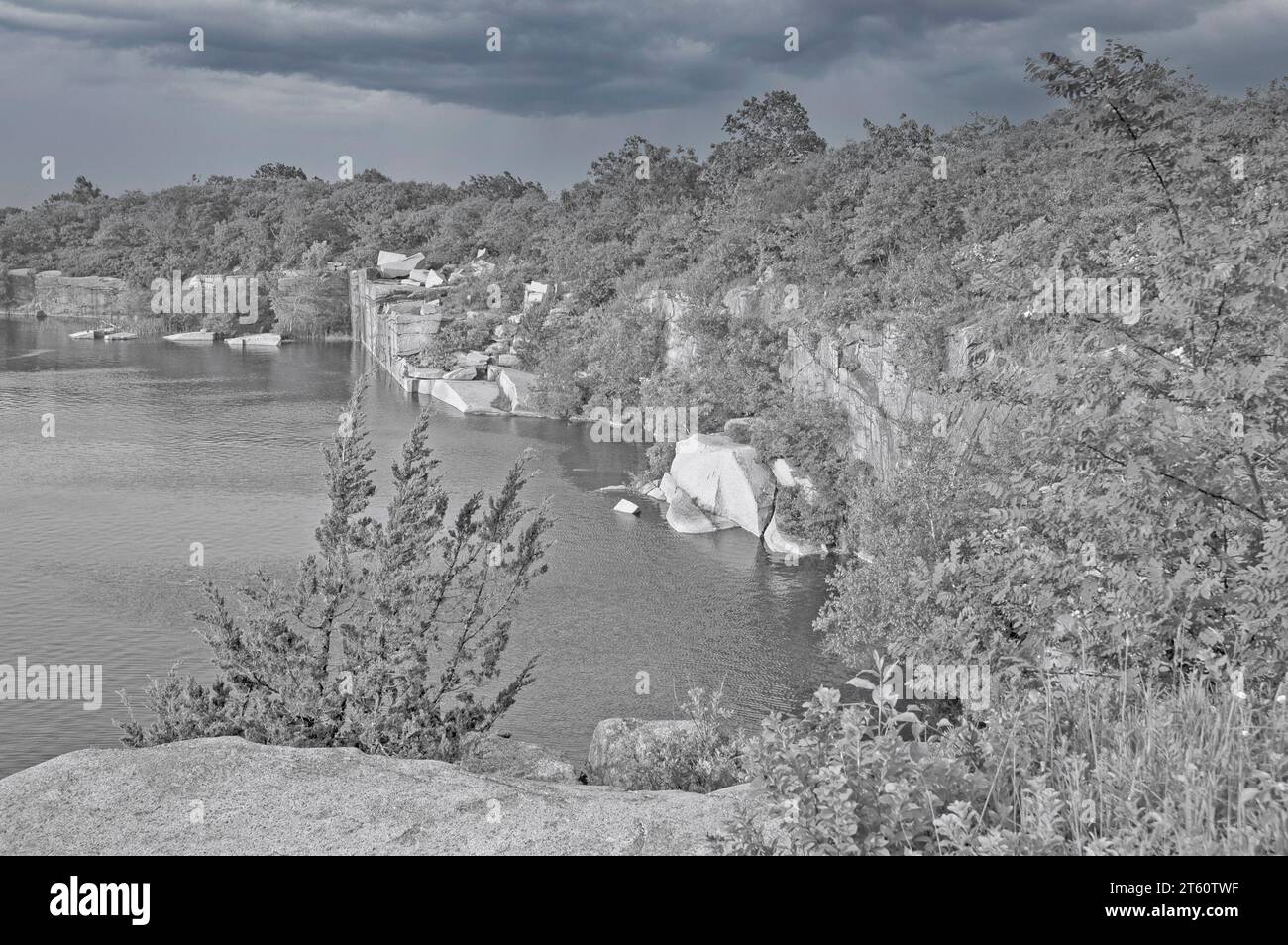 Nautical landscape in Black and white show off amazing artistic designs ...