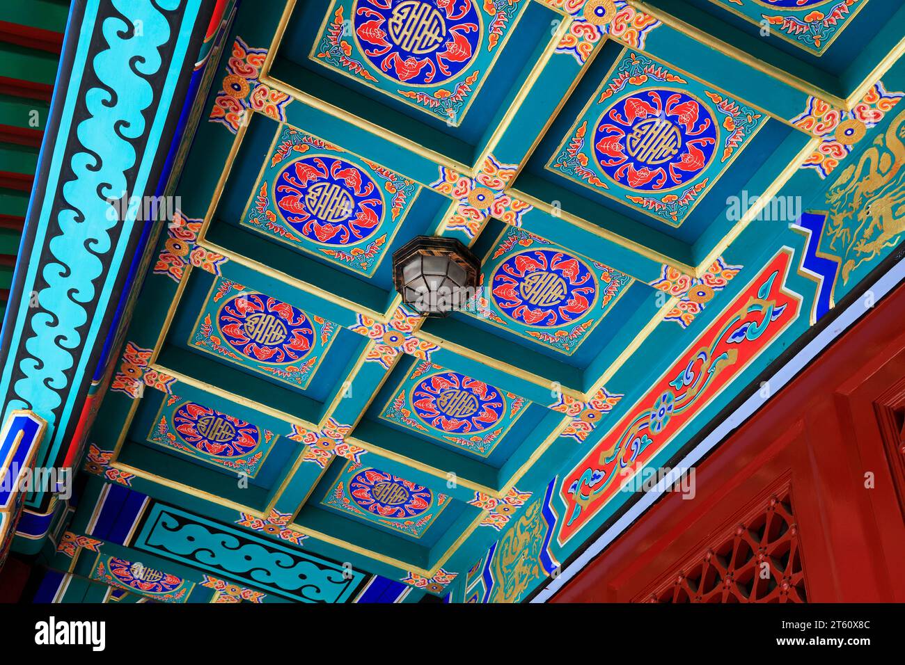 Traditional Chinese architecture painted ceiling Stock Photo - Alamy