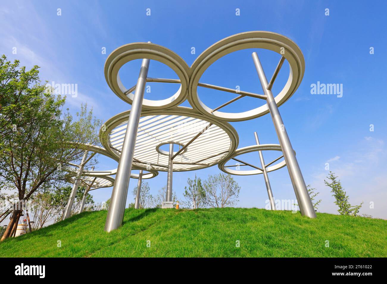 Torus sculpture hi-res stock photography and images - Alamy