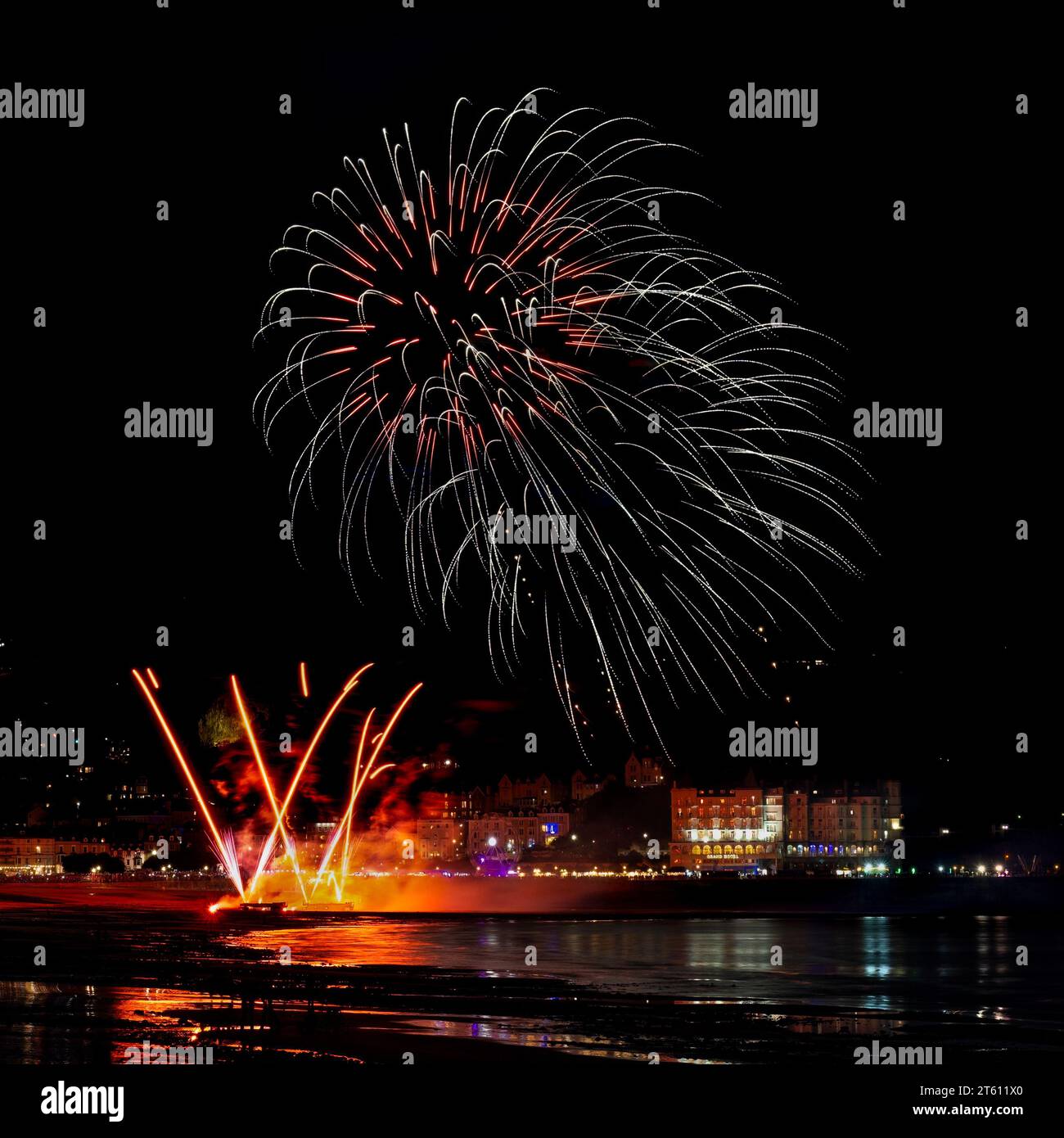Firework displays hi-res stock photography and images - Alamy