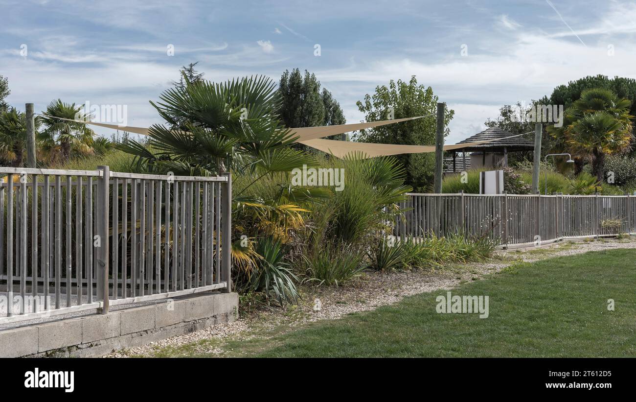 Well fences hi-res stock photography and images - Alamy