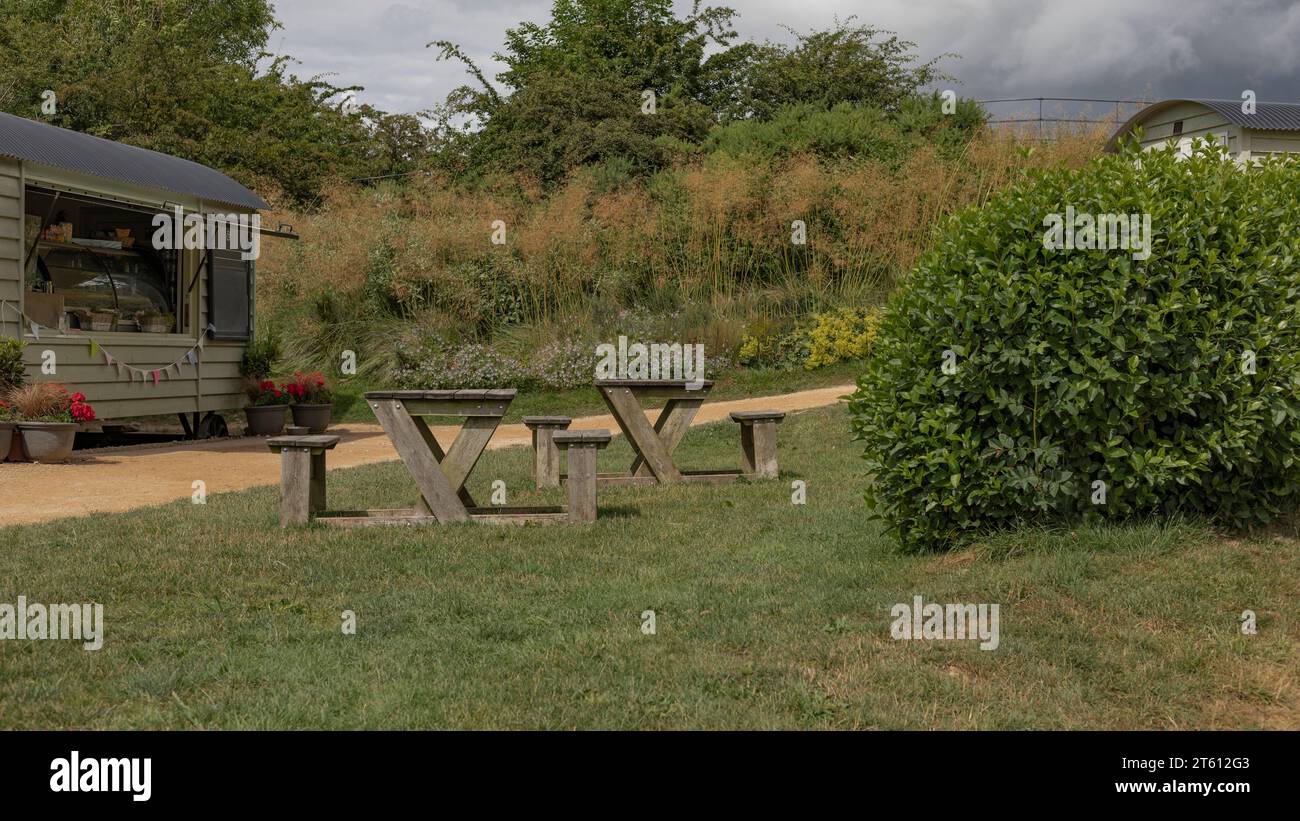 Shepherds hut café with benches and a table outside Stock Photo - Alamy