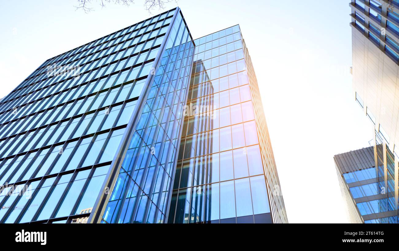 Office buildings glass aluminum hi-res stock photography and images - Alamy