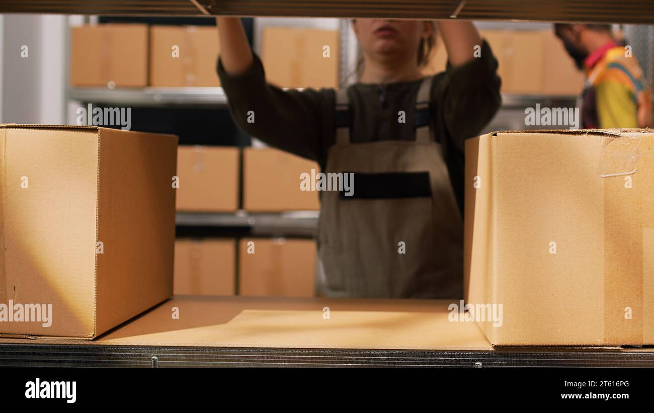 Female warehouse worker packs hi-res stock photography and images - Alamy