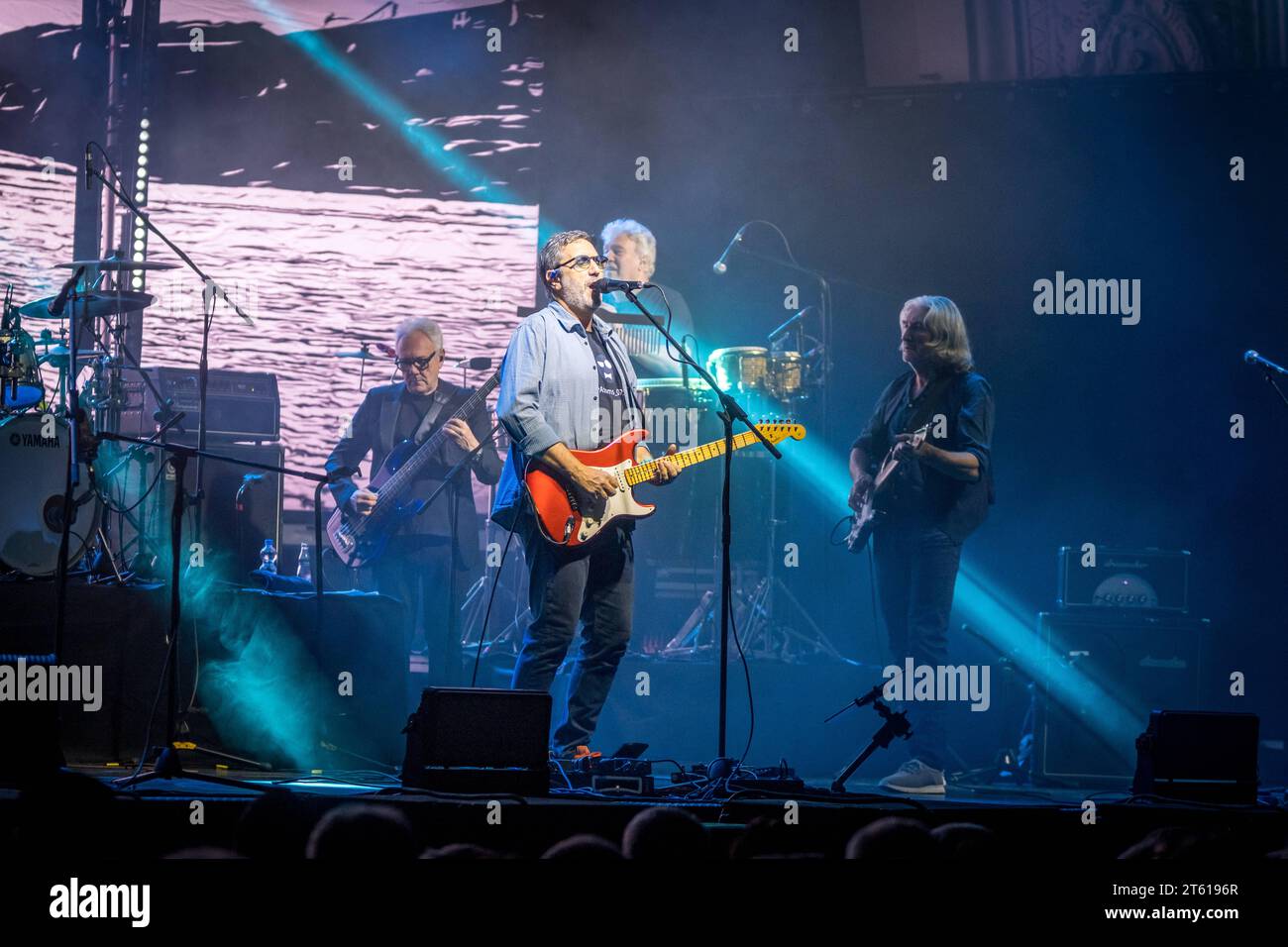 Die italienisch-britische Band Dire Straits Legacy ist eine Tributband ...
