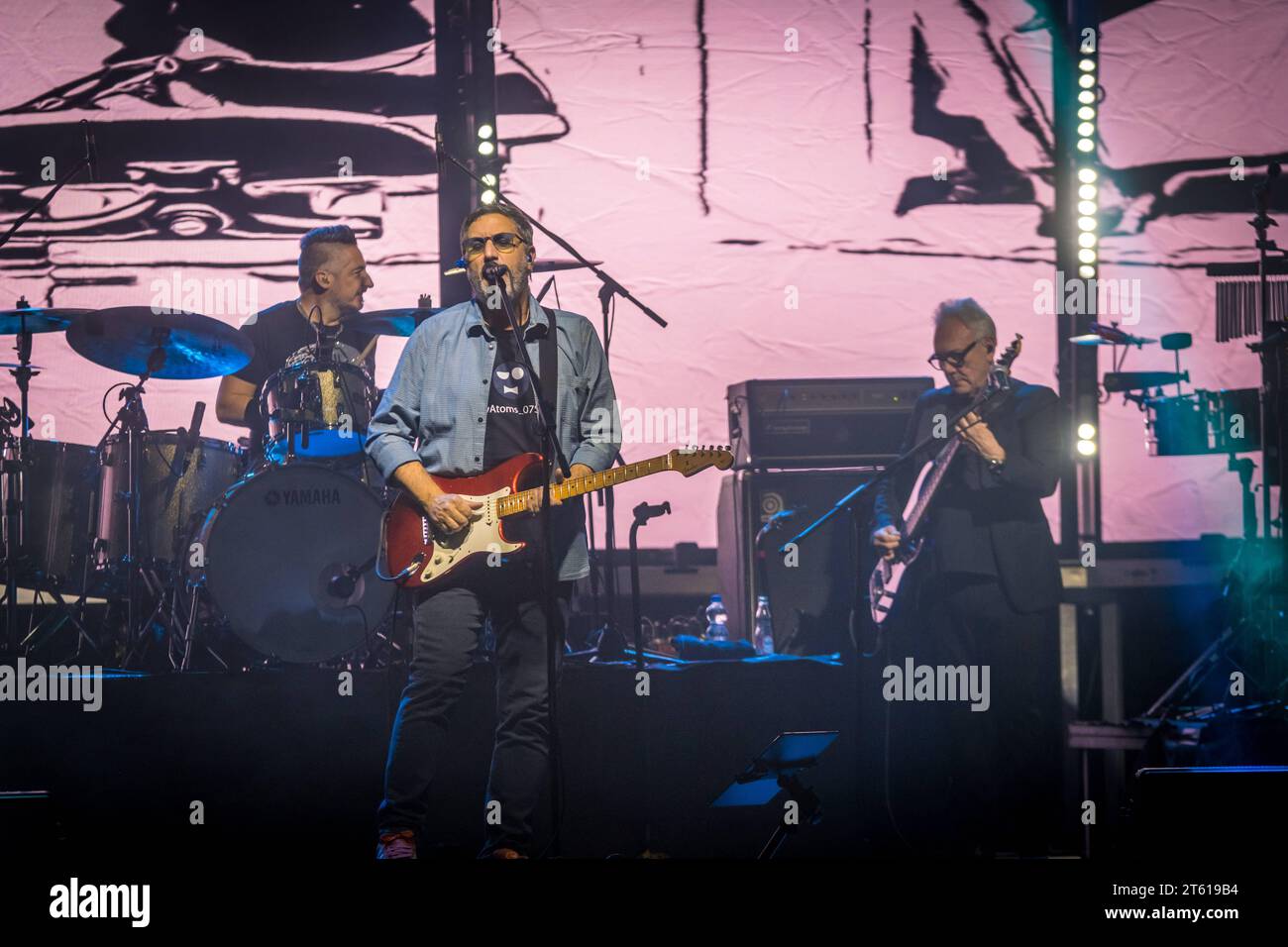 Die italienisch-britische Band Dire Straits Legacy ist eine Tributband ...