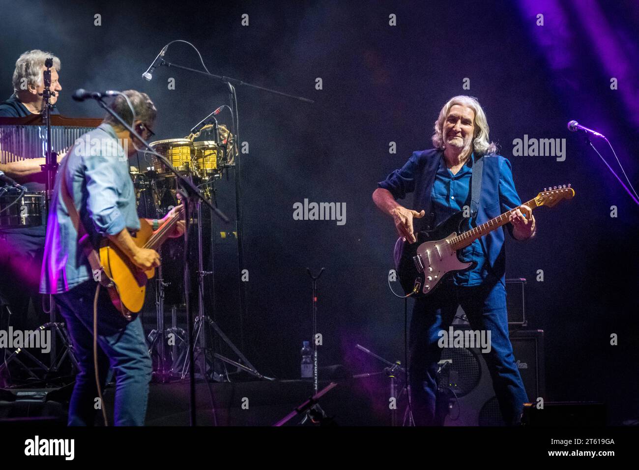 Die italienisch-britische Band Dire Straits Legacy ist eine Tributband ...