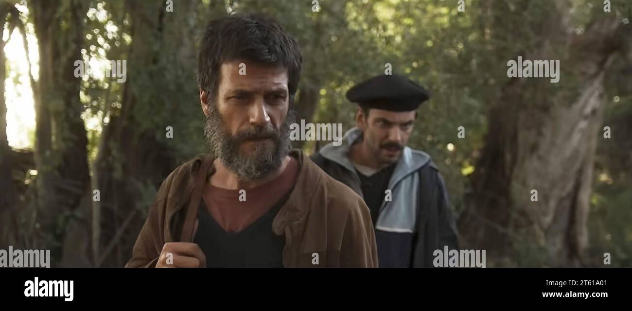 WHEN EVIL LURKS, (aka CUANDO ACECHA LA MALDAD), from left: Ezequiel ...