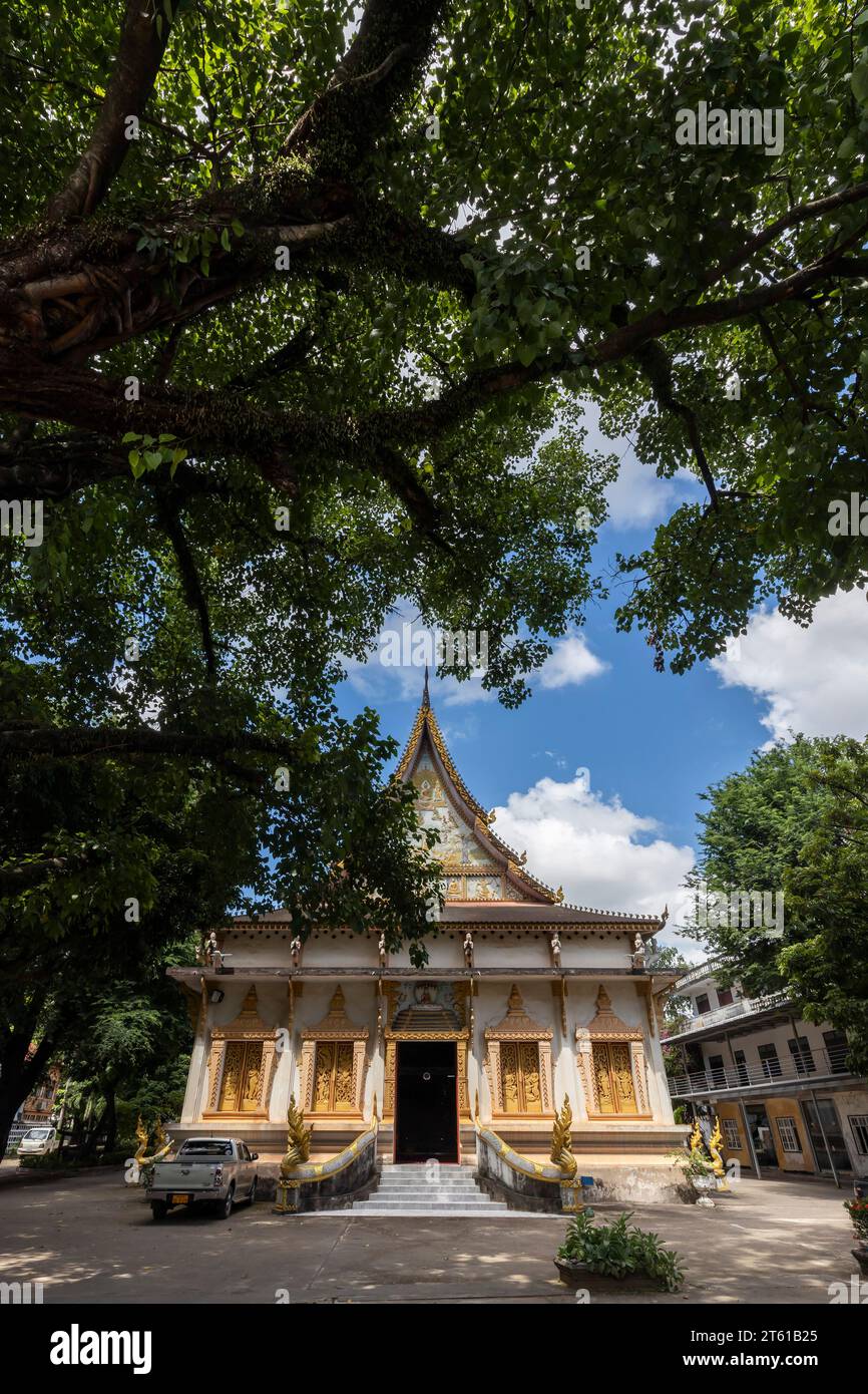 Vat Haysoke(Wat Haysok), exterior of main shrine(main hall), courtyard ...
