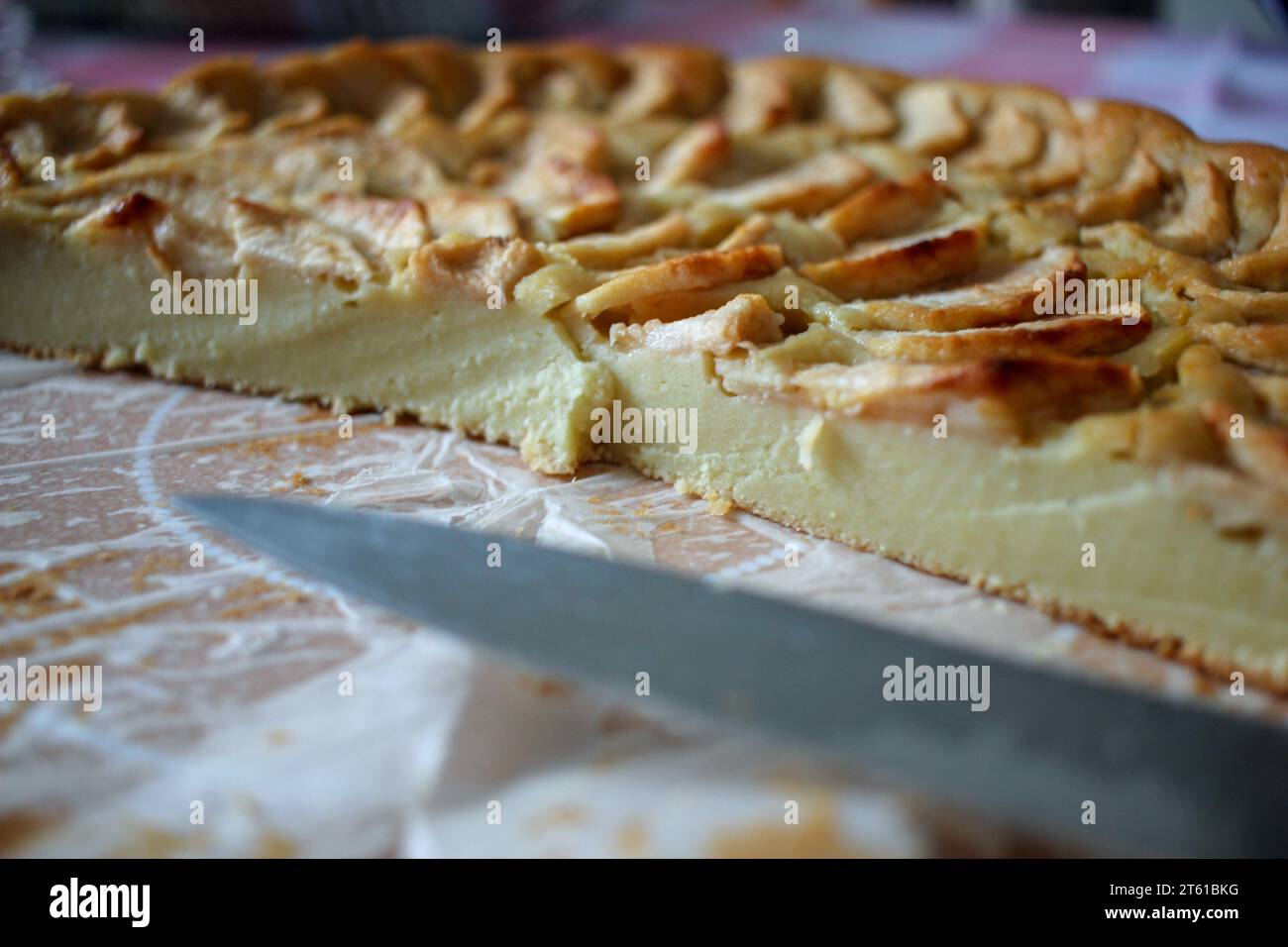 Cutting into a pie hi-res stock photography and images - Alamy