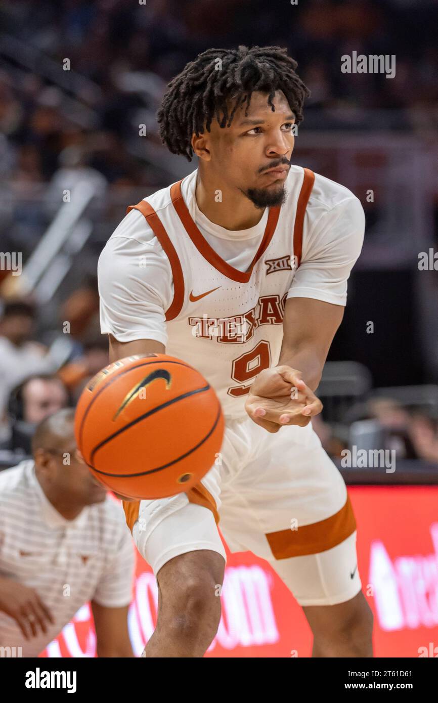 AUSTIN, TX - NOVEMBER 06: Texas Longhorns guard Ithiel Horton (9 ...