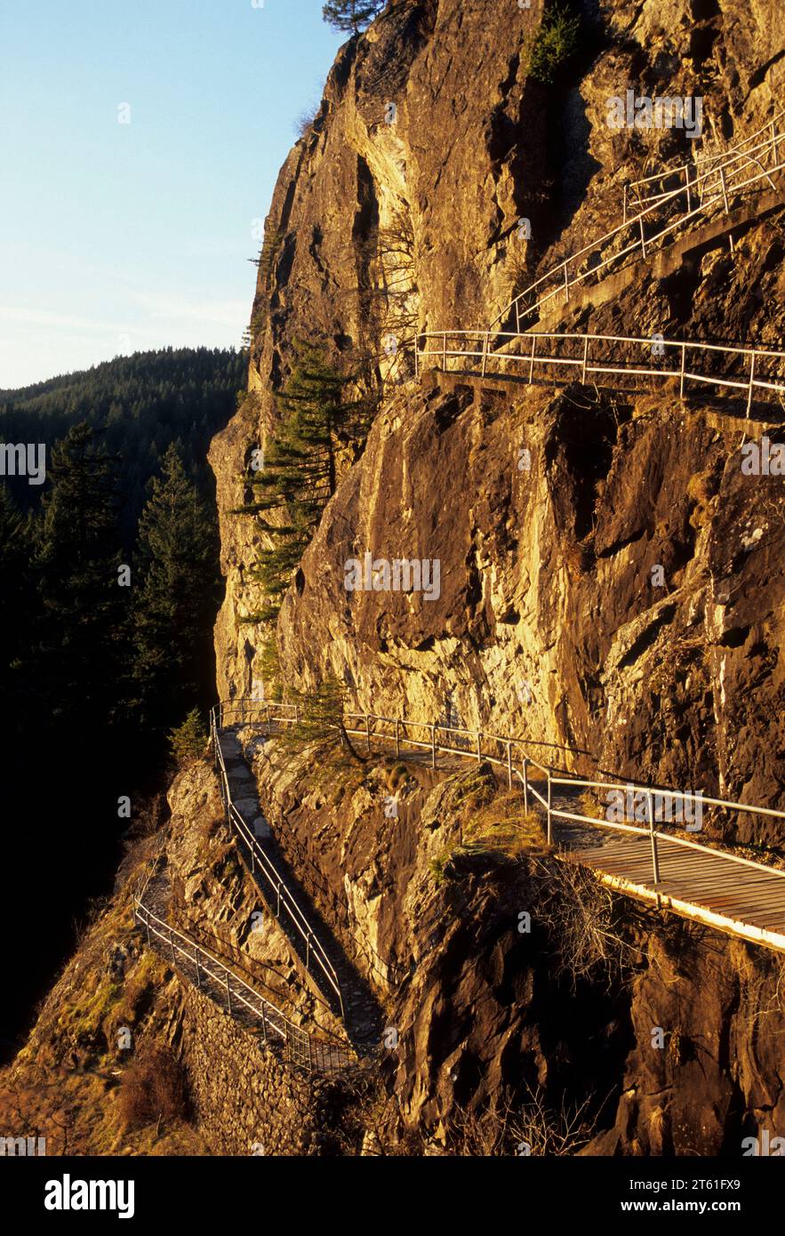 Beacon Rock Trail, Beacon Rock State Park, Columbia River Gorge ...