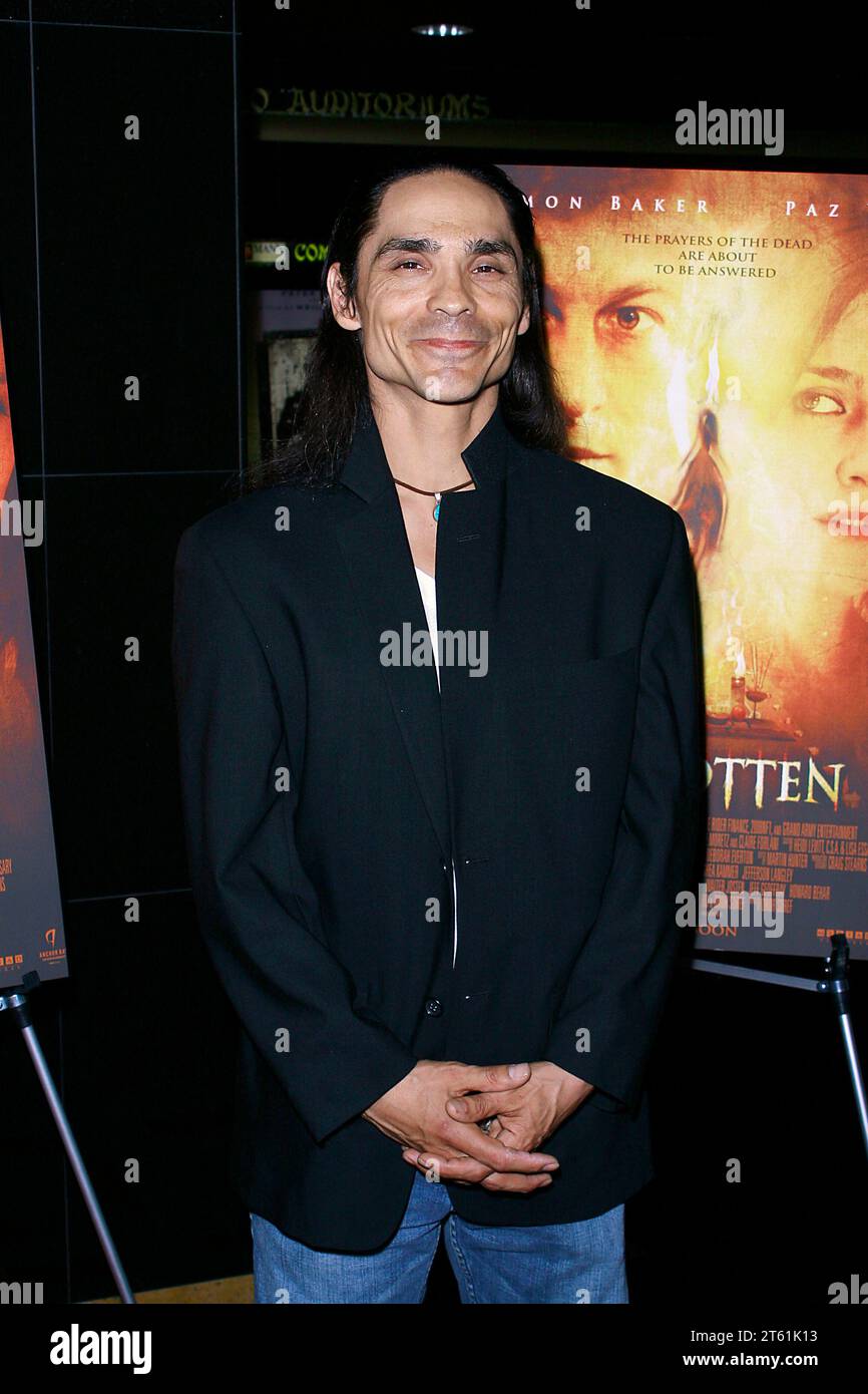Zahn mcclarnon hi-res stock photography and images - Alamy