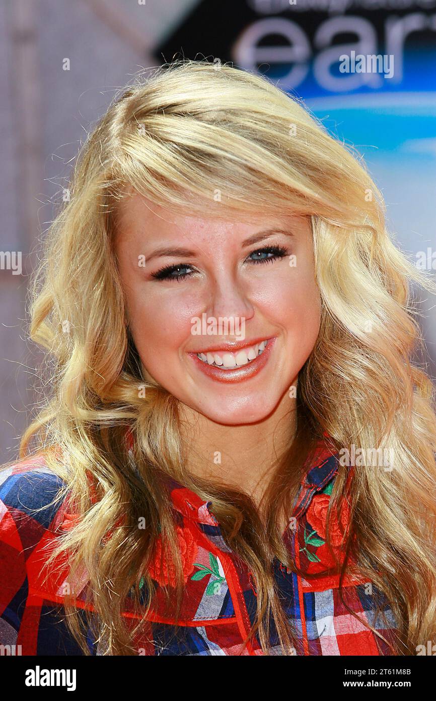 Chelsie Hightower at the Los Angeles Premiere of Disneynature's "Earth ...