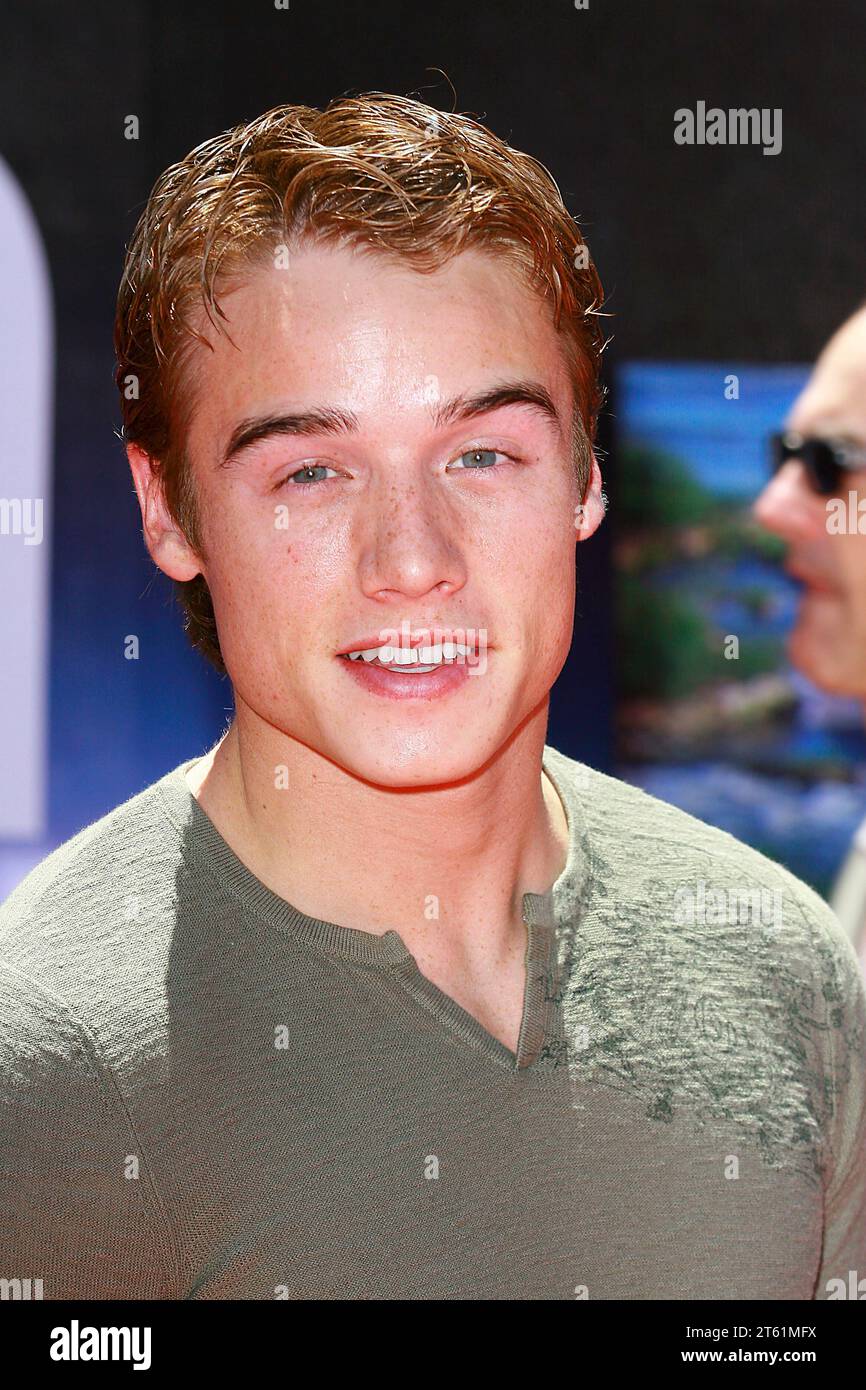 Brando Eaton at the Los Angeles Premiere of Disneynature's "Earth ...