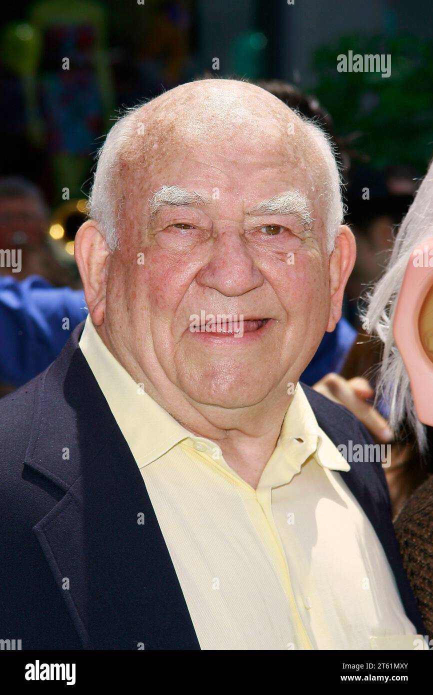 Ed Asner at the Los Angeles Premiere of Disney Pixar's "Up" - Arrivals ...