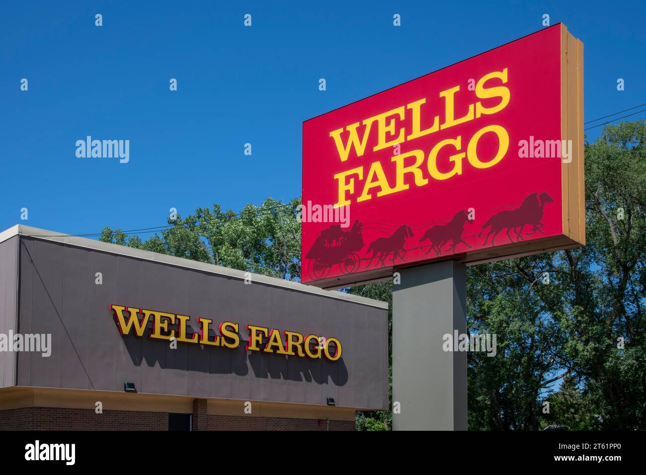 New Brighton, Minnesota. Wells Fargo bank signs Stock Photo - Alamy