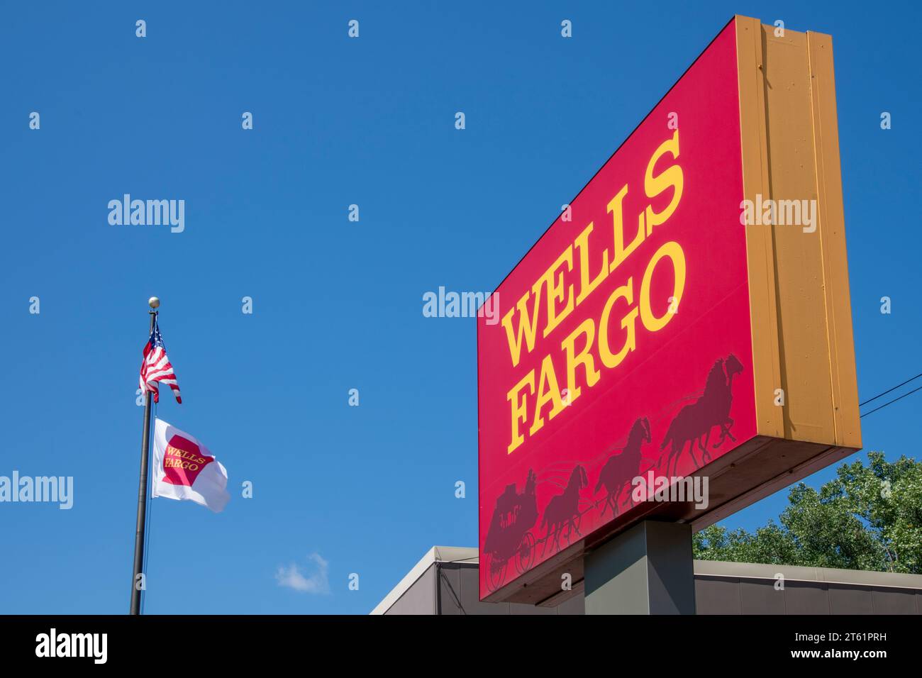 New Brighton, Minnesota. Wells Fargo bank sign with flags flying Stock ...