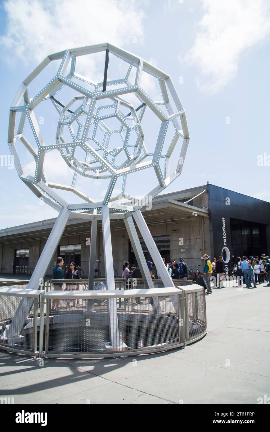 Exploratorium museum sculpture hi-res stock photography and images - Alamy