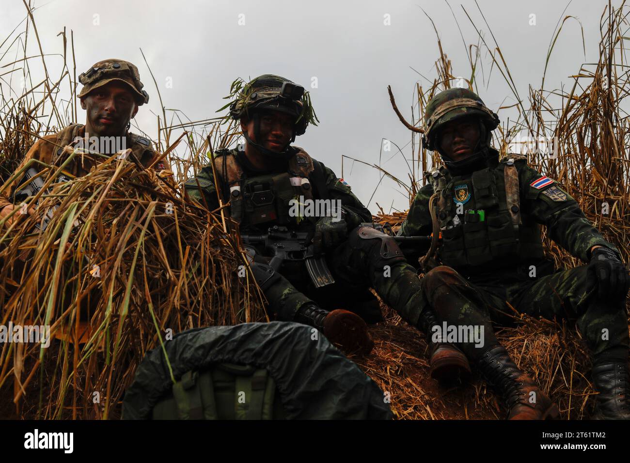 Servicemembers of the British Armed Forces and Royal Thai Army pull ...