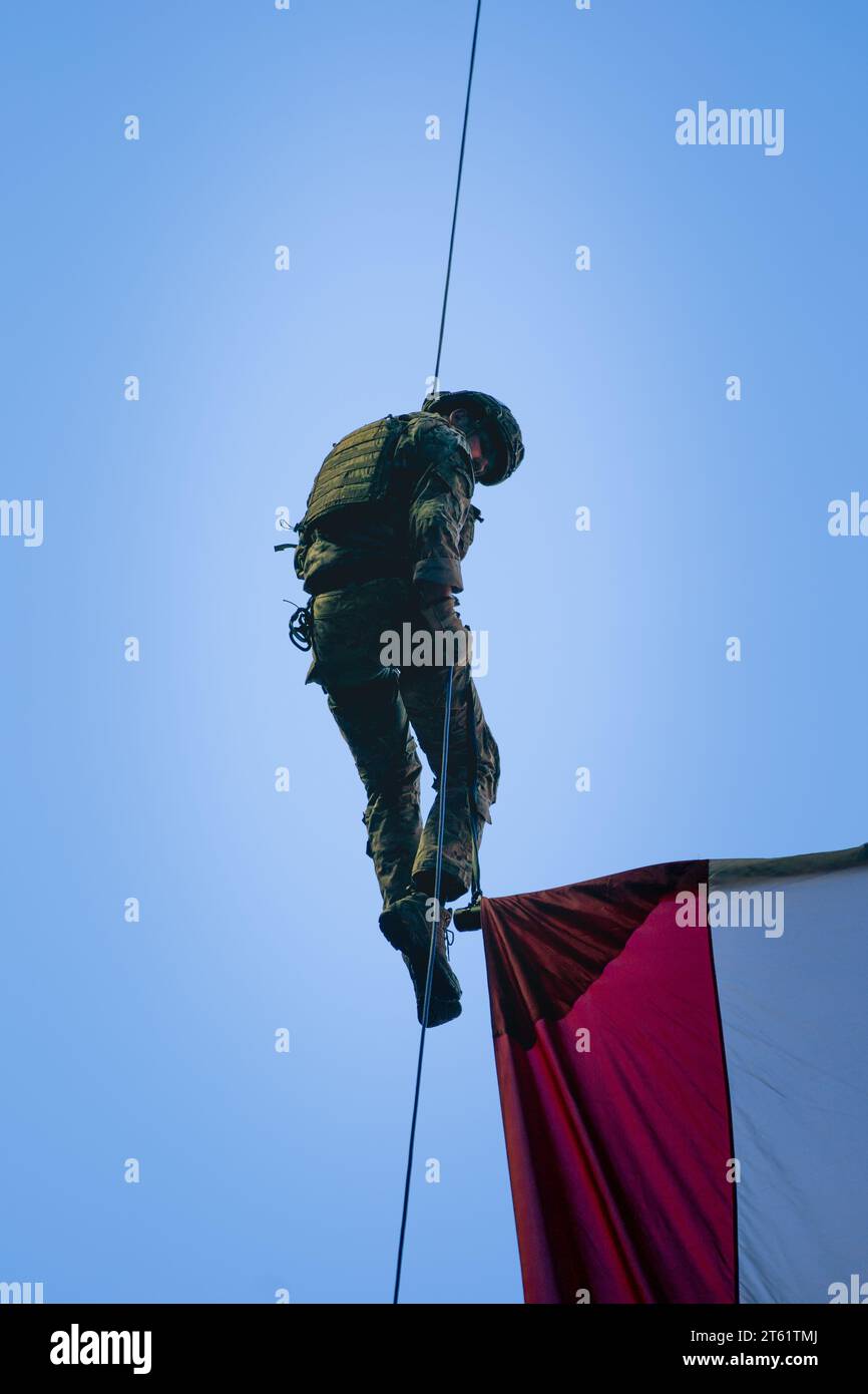 U.S. Army Ranger assigned to the 75th Ranger Regiment rappel from ...