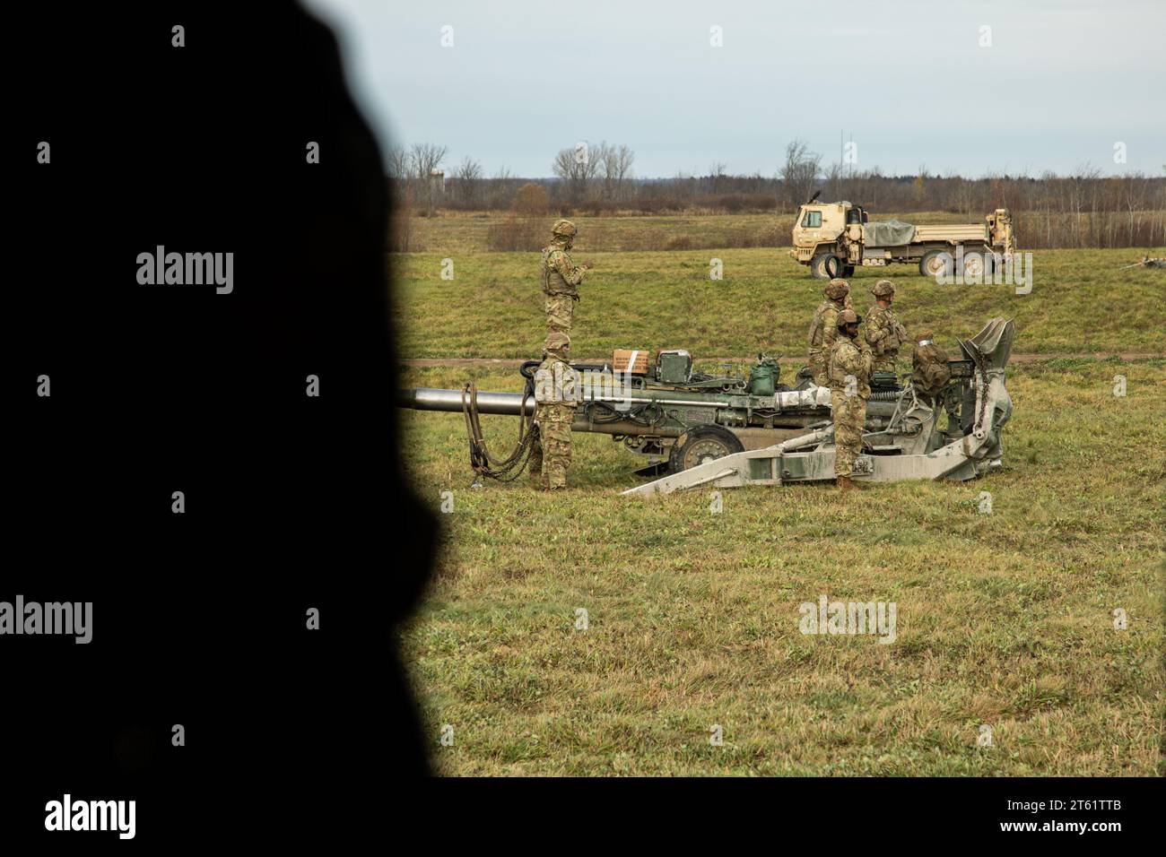 Soldiers with 1st Platoon, Charlie Battery, 3rd Battalion, 6th Field ...