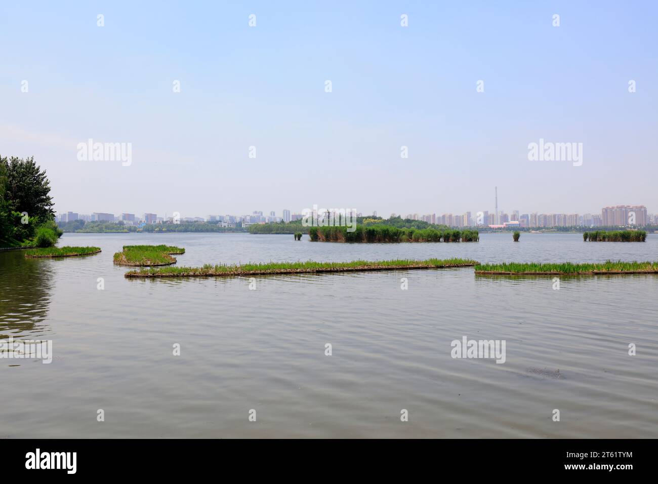 Waterfront park scenery Stock Photo - Alamy