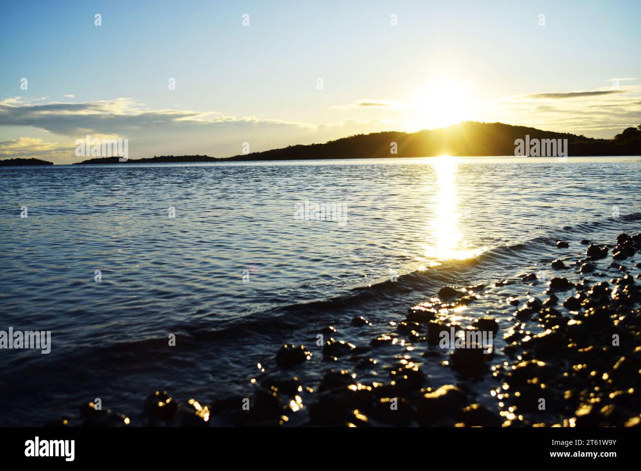 Horizontal shot beautiful ocean hi-res stock photography and images - Alamy