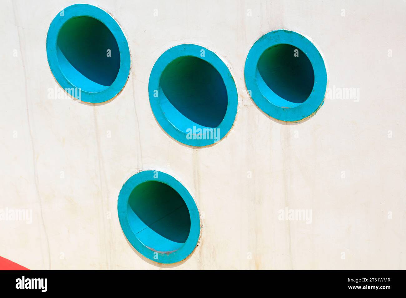 round hole on the wall Stock Photo - Alamy