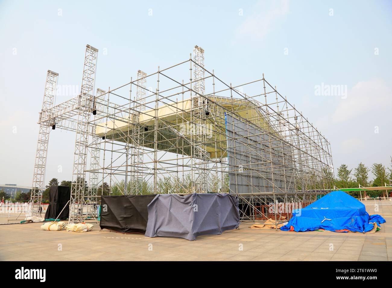 Steel pipe truss Stock Photo - Alamy