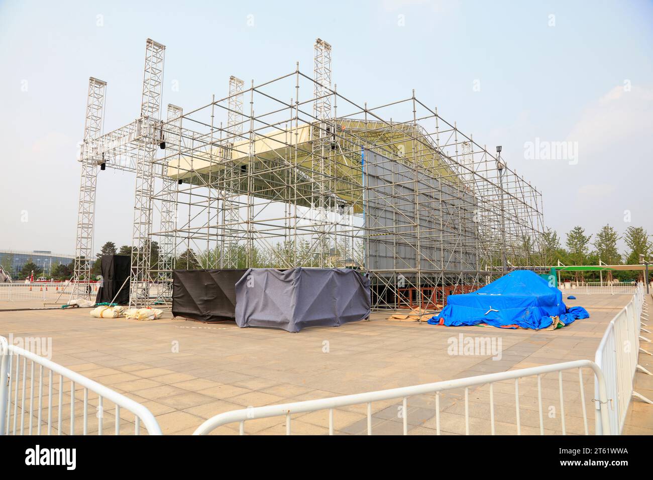 Steel pipe truss Stock Photo - Alamy