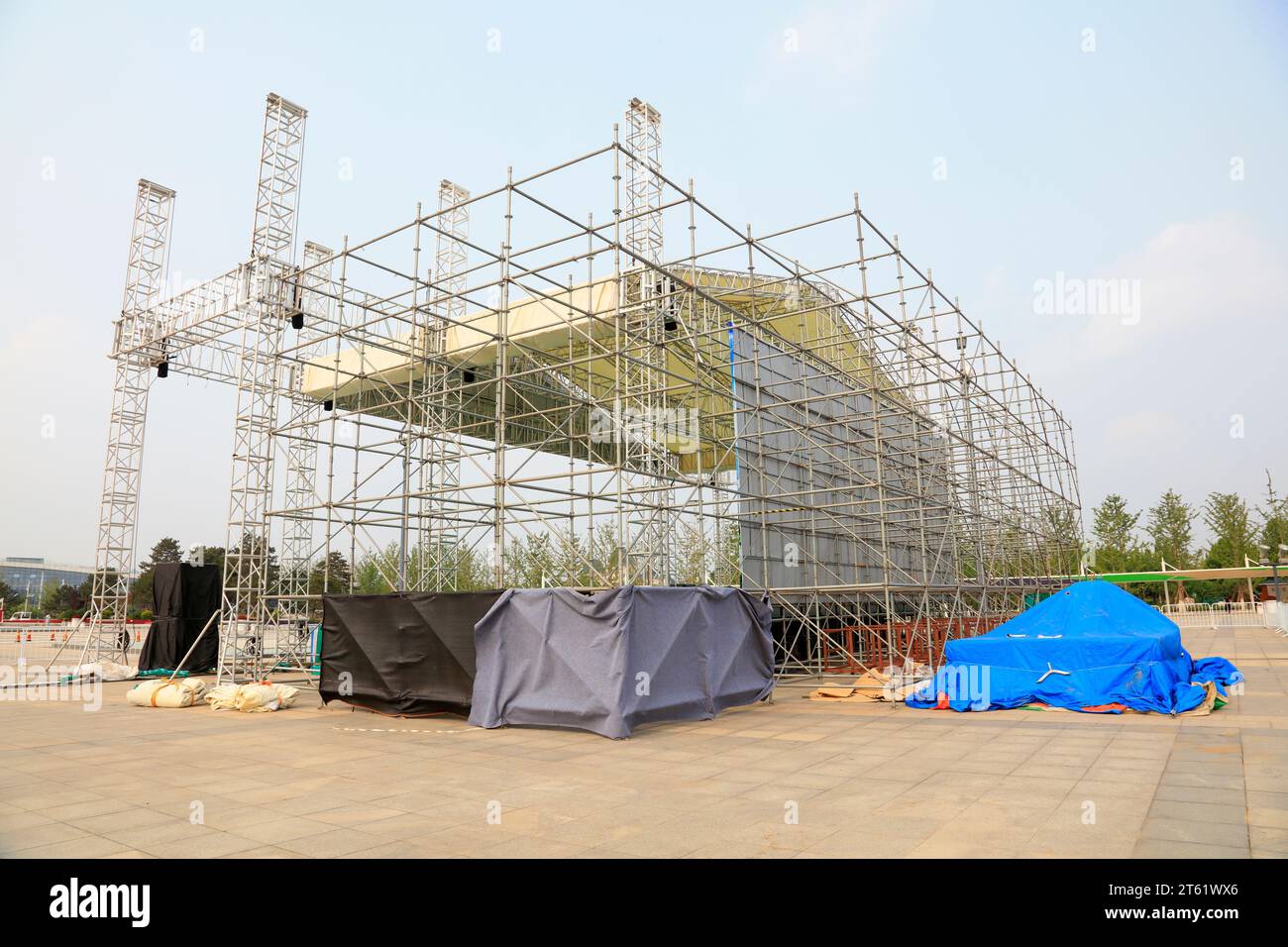 Steel pipe truss Stock Photo - Alamy