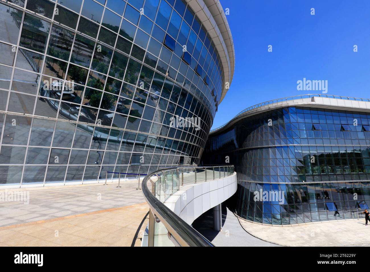 glass curtain wall construction Stock Photo - Alamy