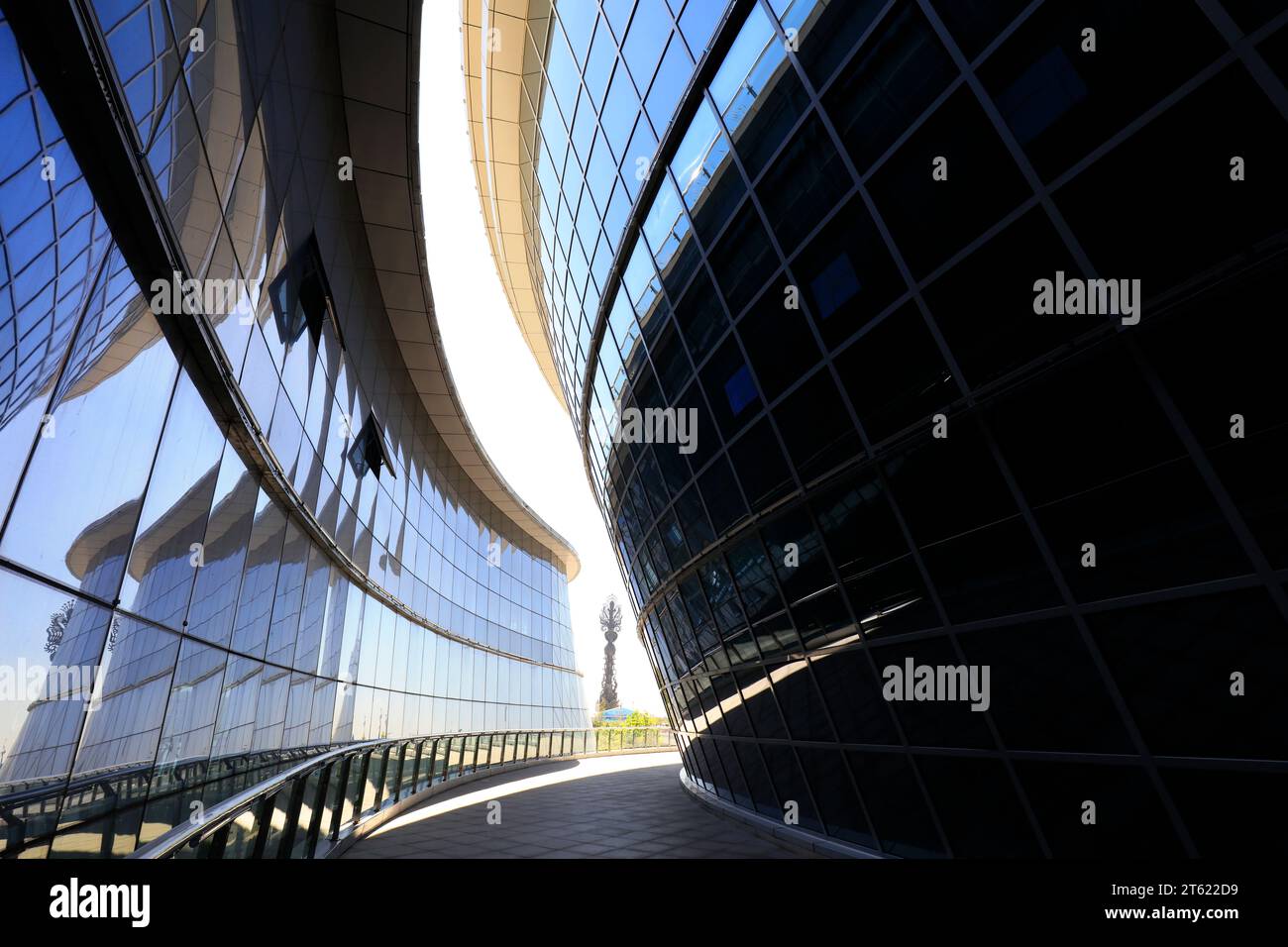 glass curtain wall construction Stock Photo - Alamy
