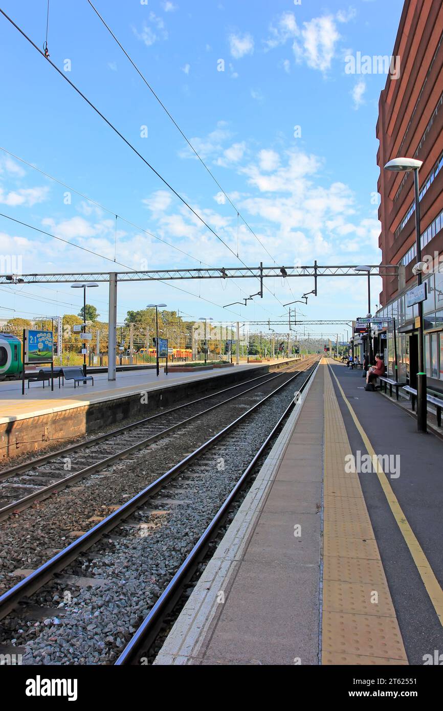 Watford station hi-res stock photography and images - Alamy