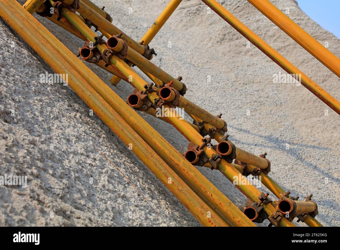 Steel pipe support Stock Photo - Alamy