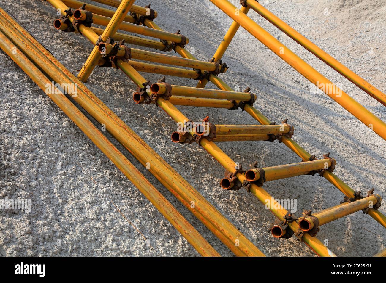 Steel pipe support Stock Photo - Alamy