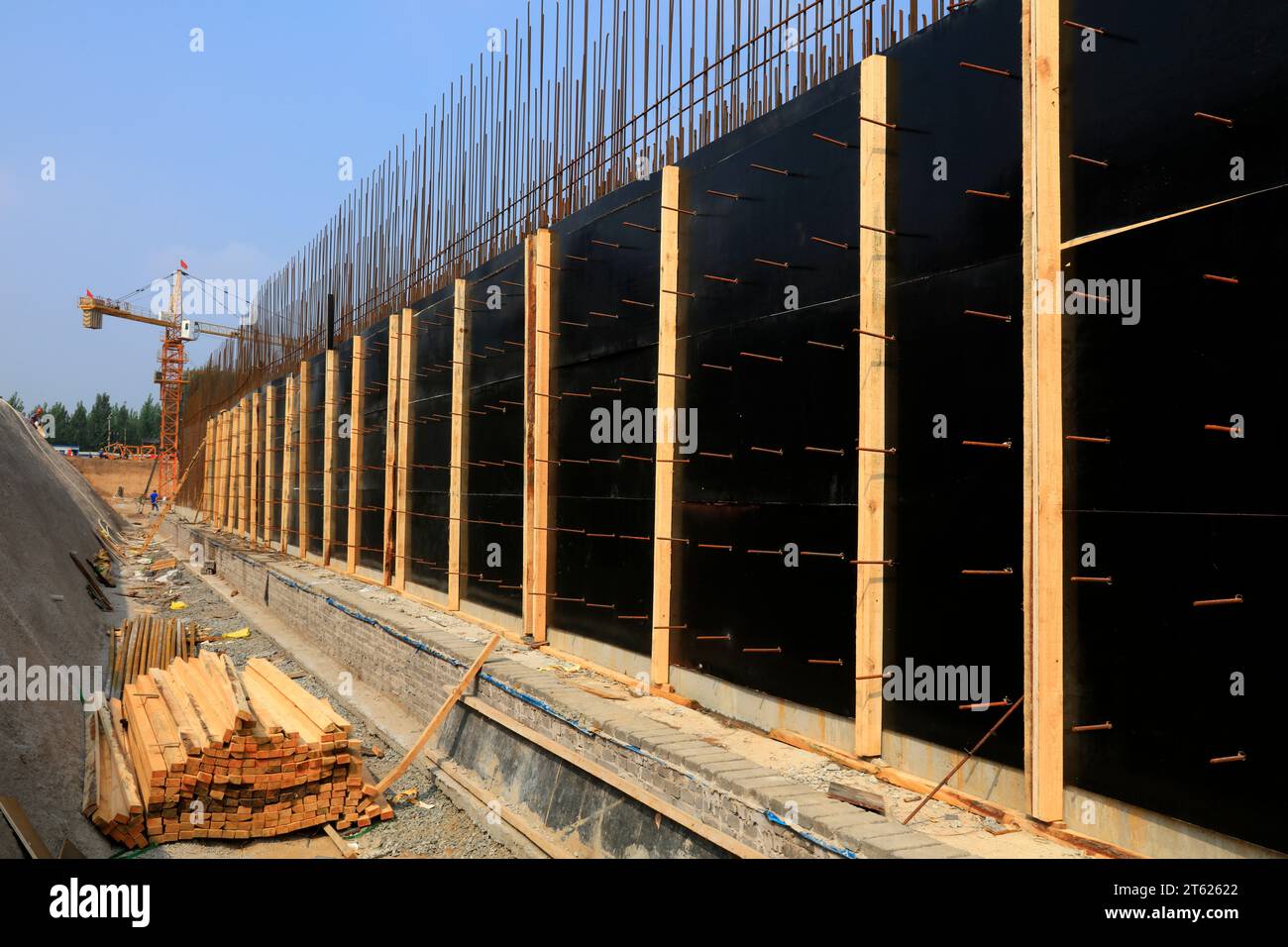 Wood bracket in a construction sites Stock Photo - Alamy