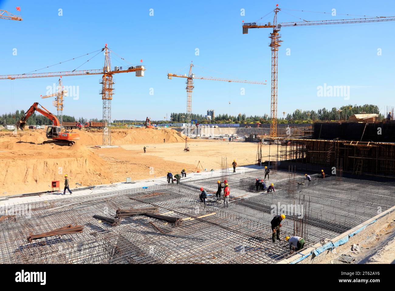 Construction site scene Stock Photo - Alamy