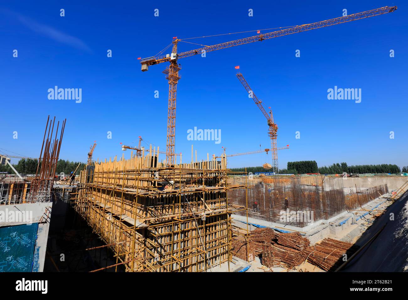 Construction site scene Stock Photo - Alamy