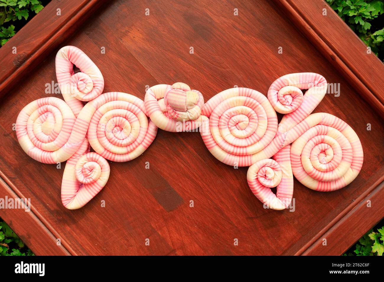 Traditional Chinese buckle loop molding crafts Stock Photo - Alamy