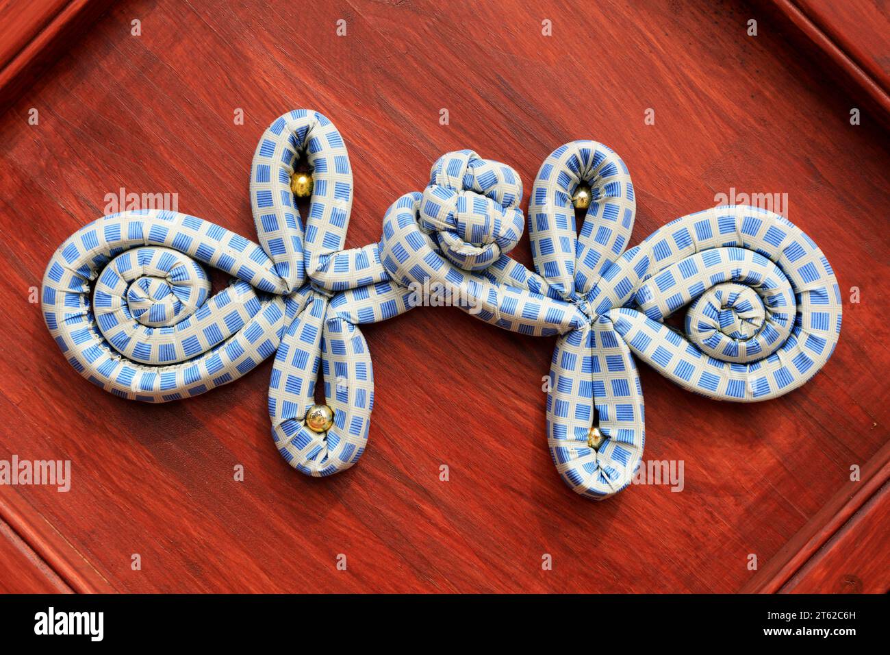 Traditional Chinese buckle loop molding crafts Stock Photo - Alamy